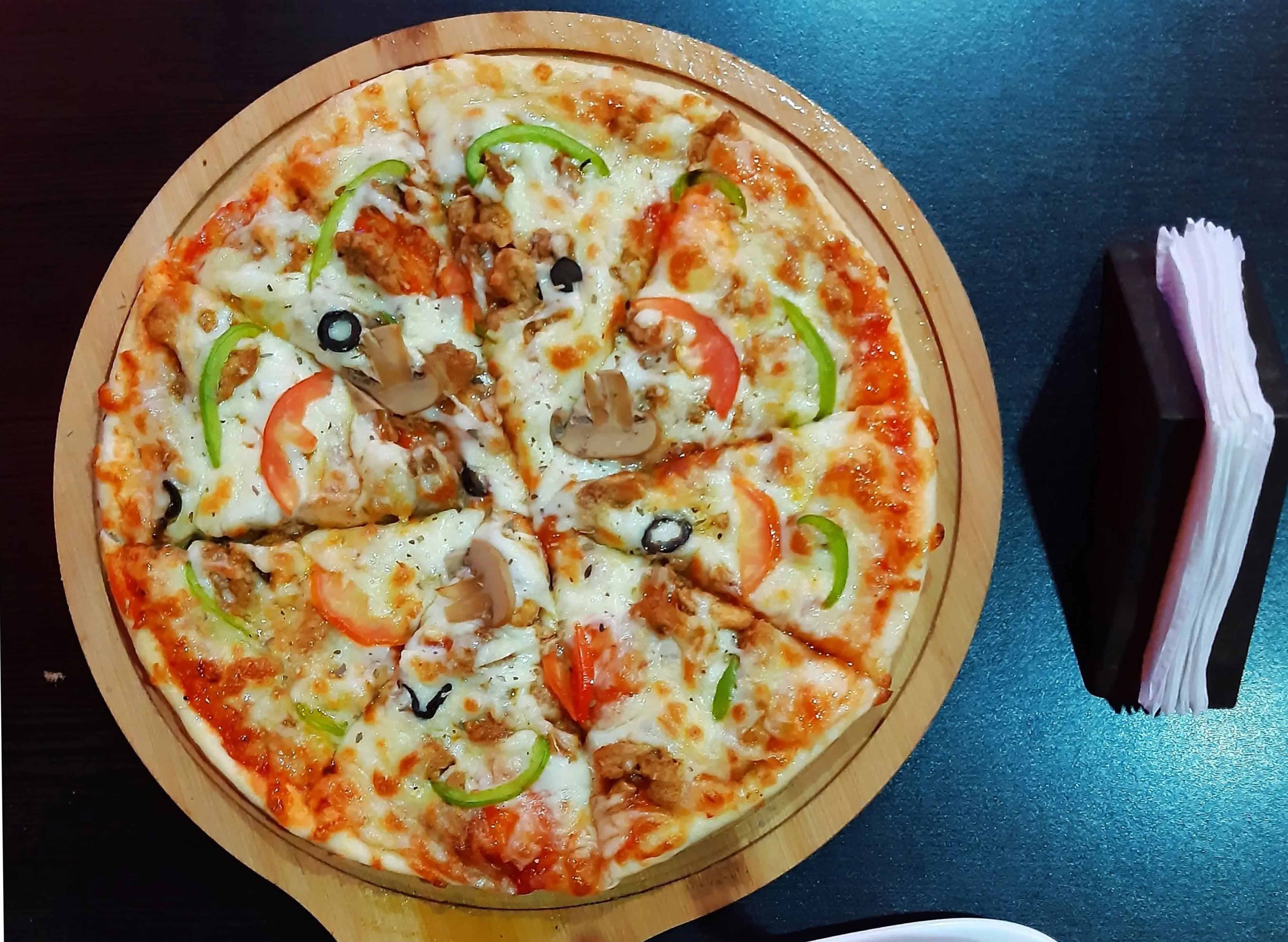 Red Bee Fast Food & Mini Chinese delivery in Dhaka | foodpanda