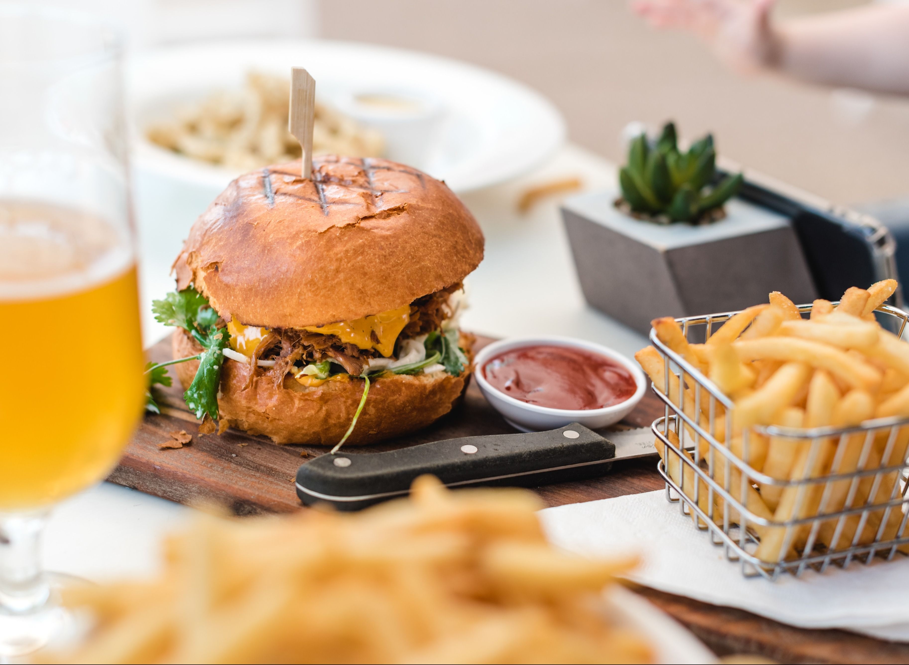 Mr. Schnitzel & Burger Wien - delivery & menu | foodora.at (mjam.net)