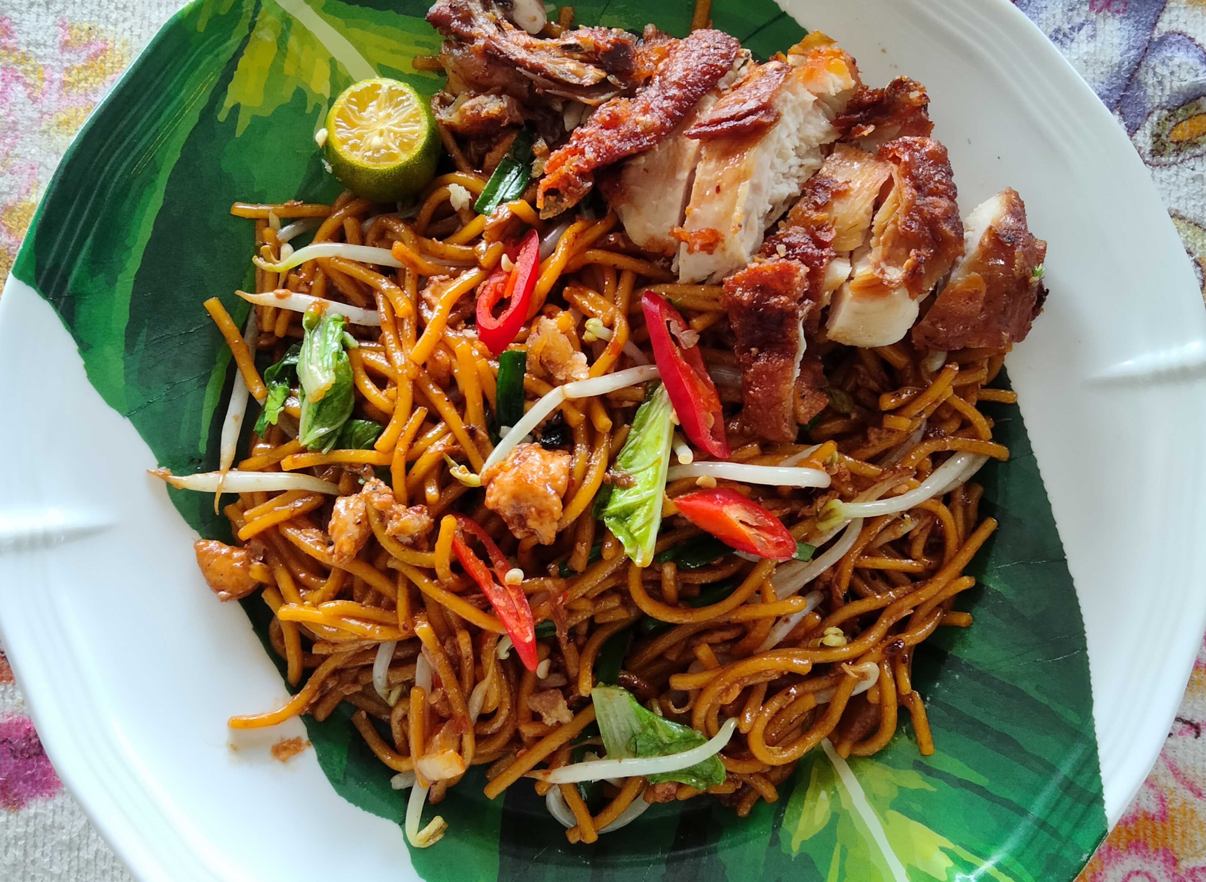 Yen's Makanan Muslim menu and delivery in Kuching | foodpanda