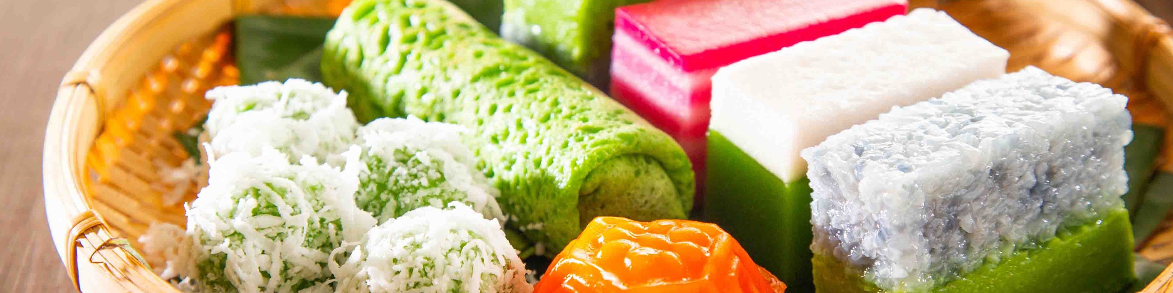 Kuih Muih & Nasi Lemak Berlauk (Aneka Kuih Muih Tradisional Warisan ...