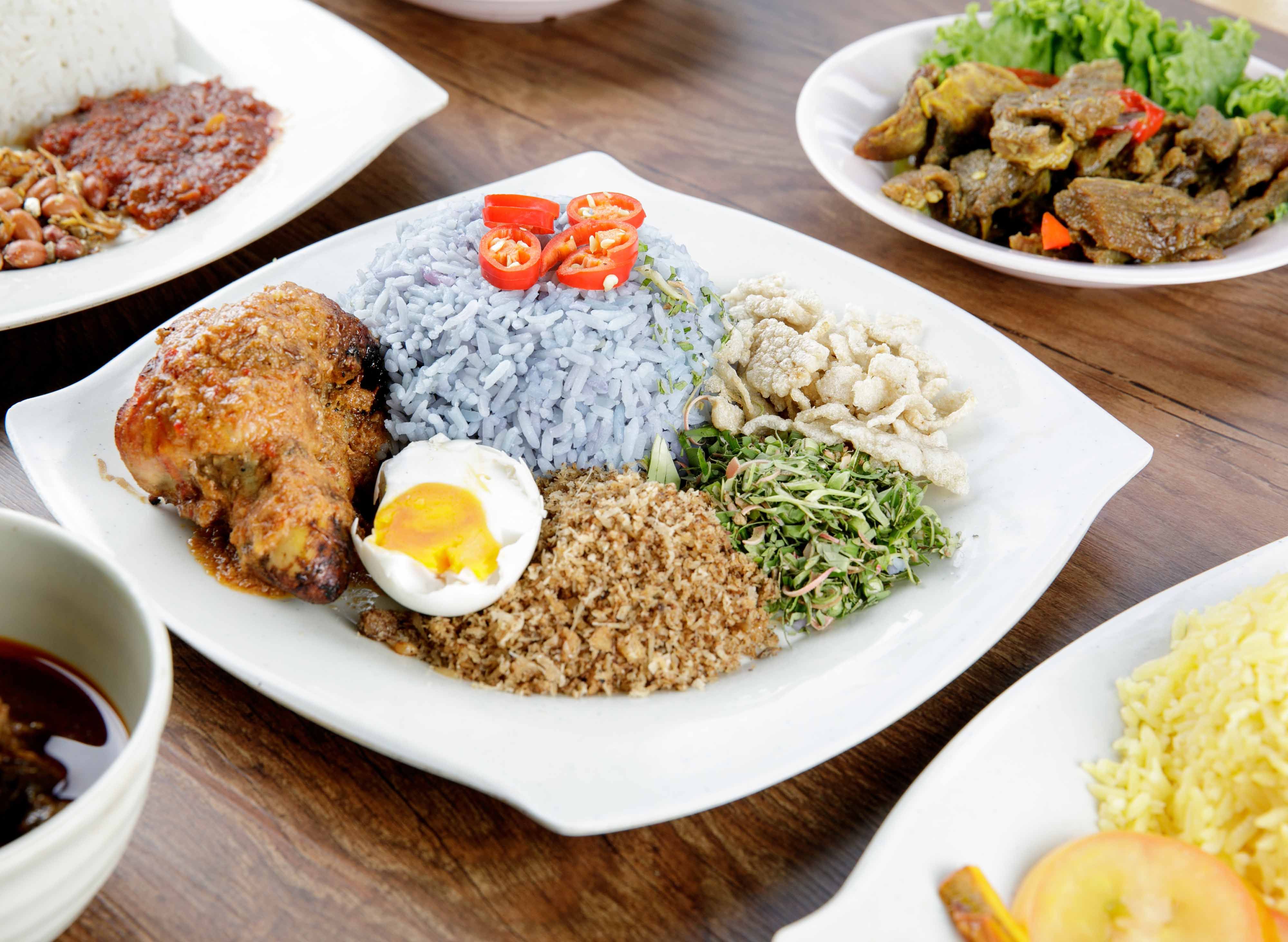 Nasi Berlauk Abe menu and delivery in Seri Iskandar | foodpanda