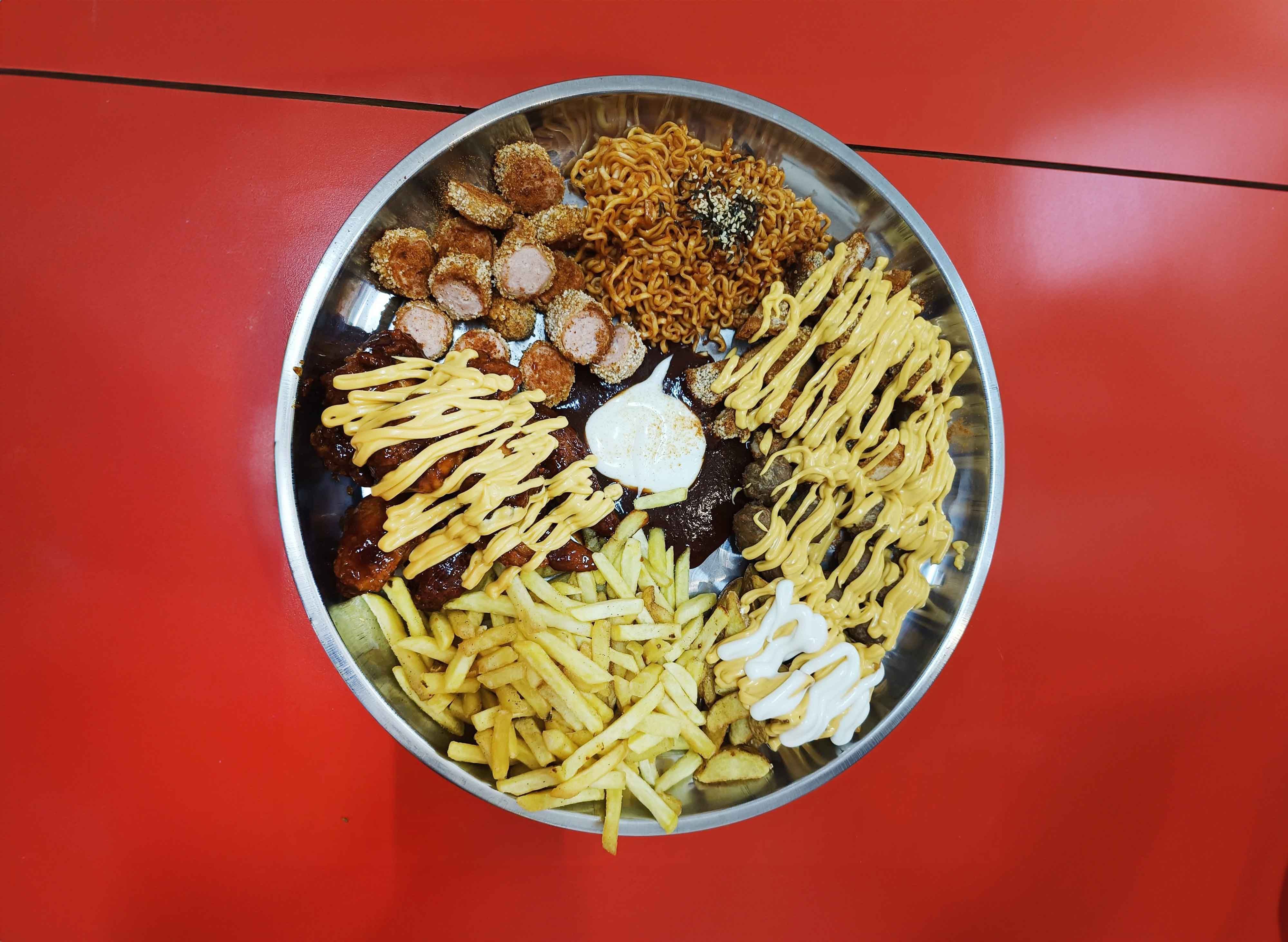 Damia Corner (Santai Foodcourt Alor Setar) Menu, Price & Delivery in ...