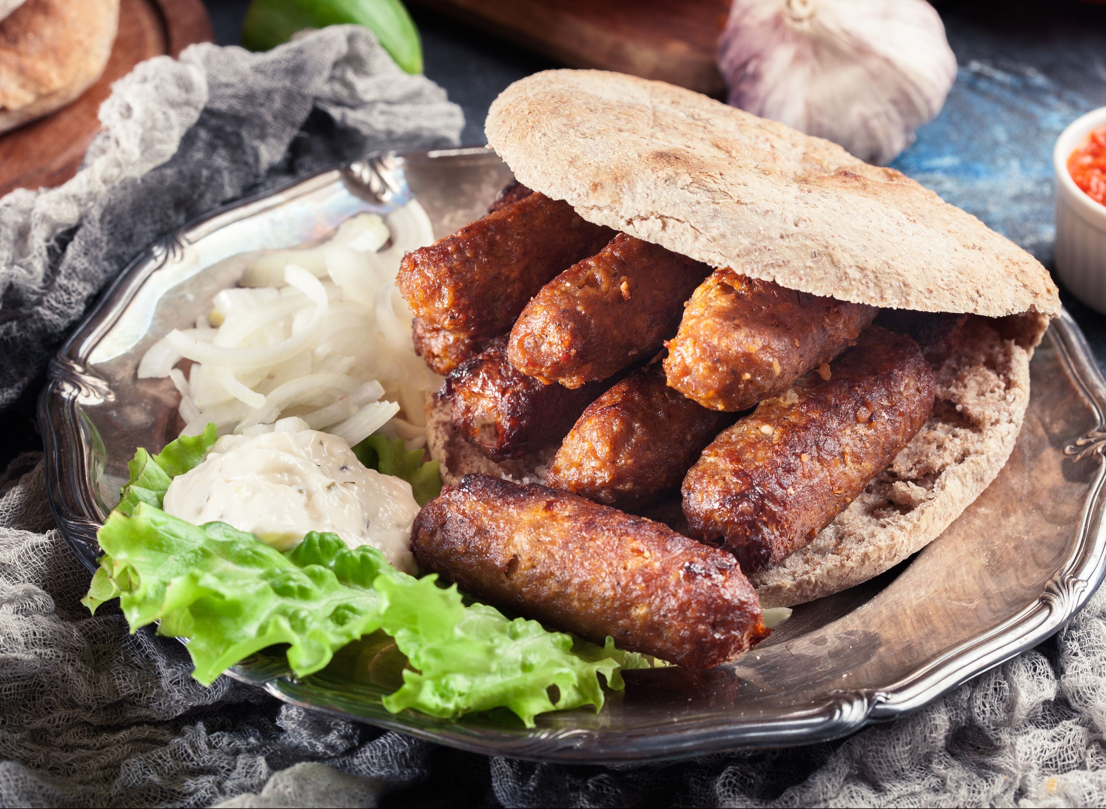 Bigo's Cevapi & Bureks meny & priser - Beställ online i Malmö | foodora