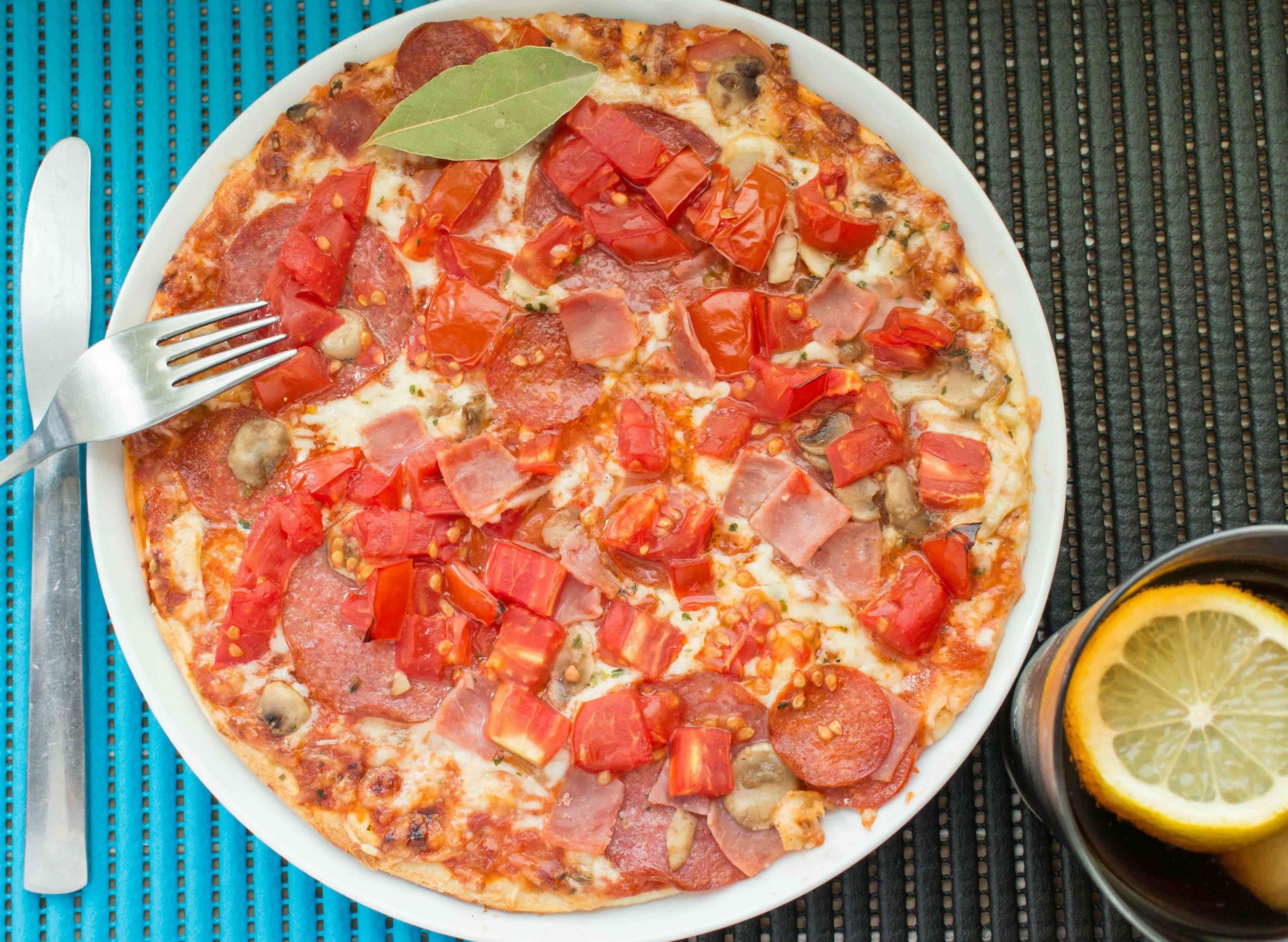 Pizzeria Jamaicas meny & priser - Beställ online i Skövde | foodora