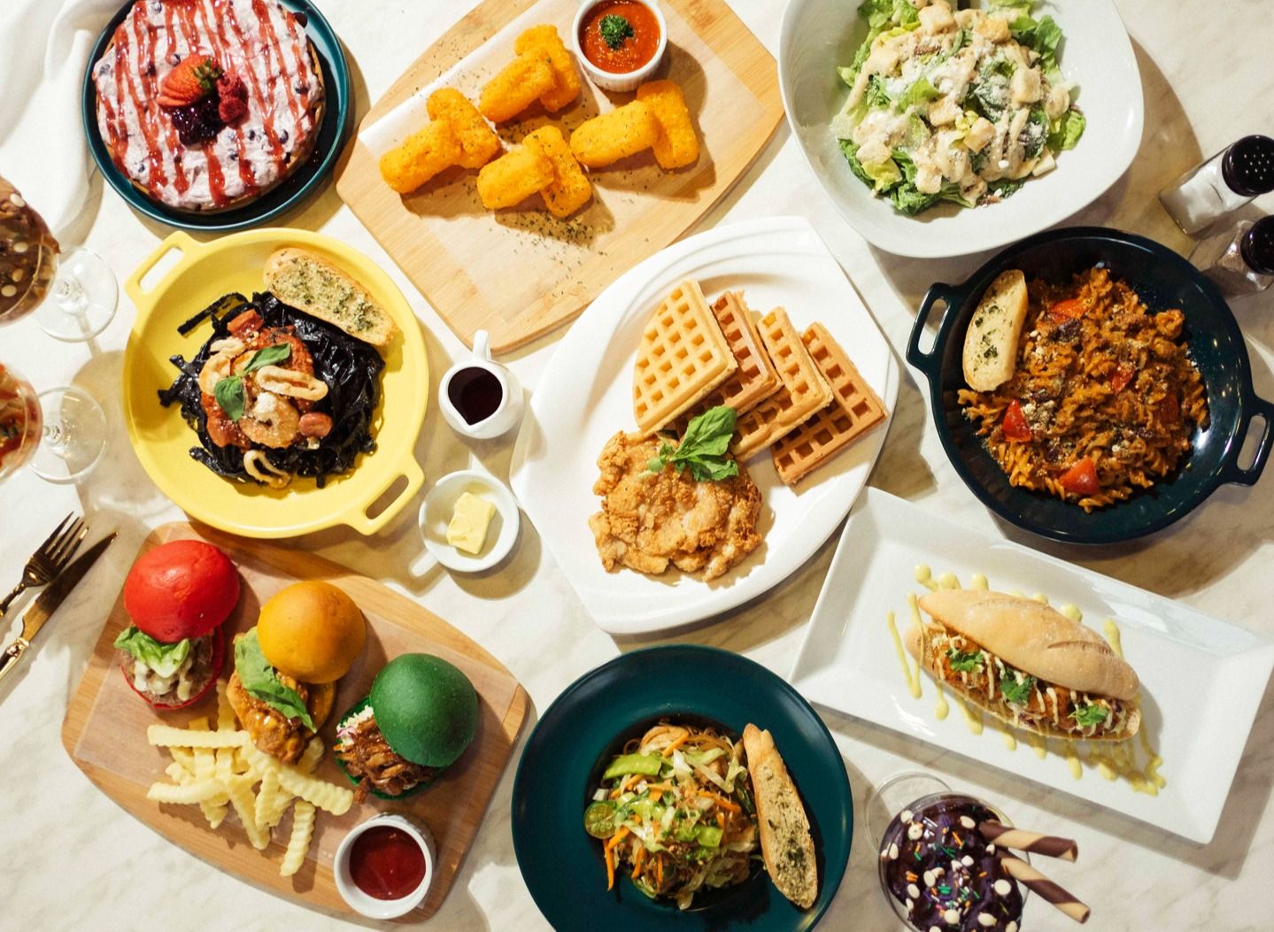 The Manhattan Bar by Central Park Diner - Madison 101 Hotel + Tower ...