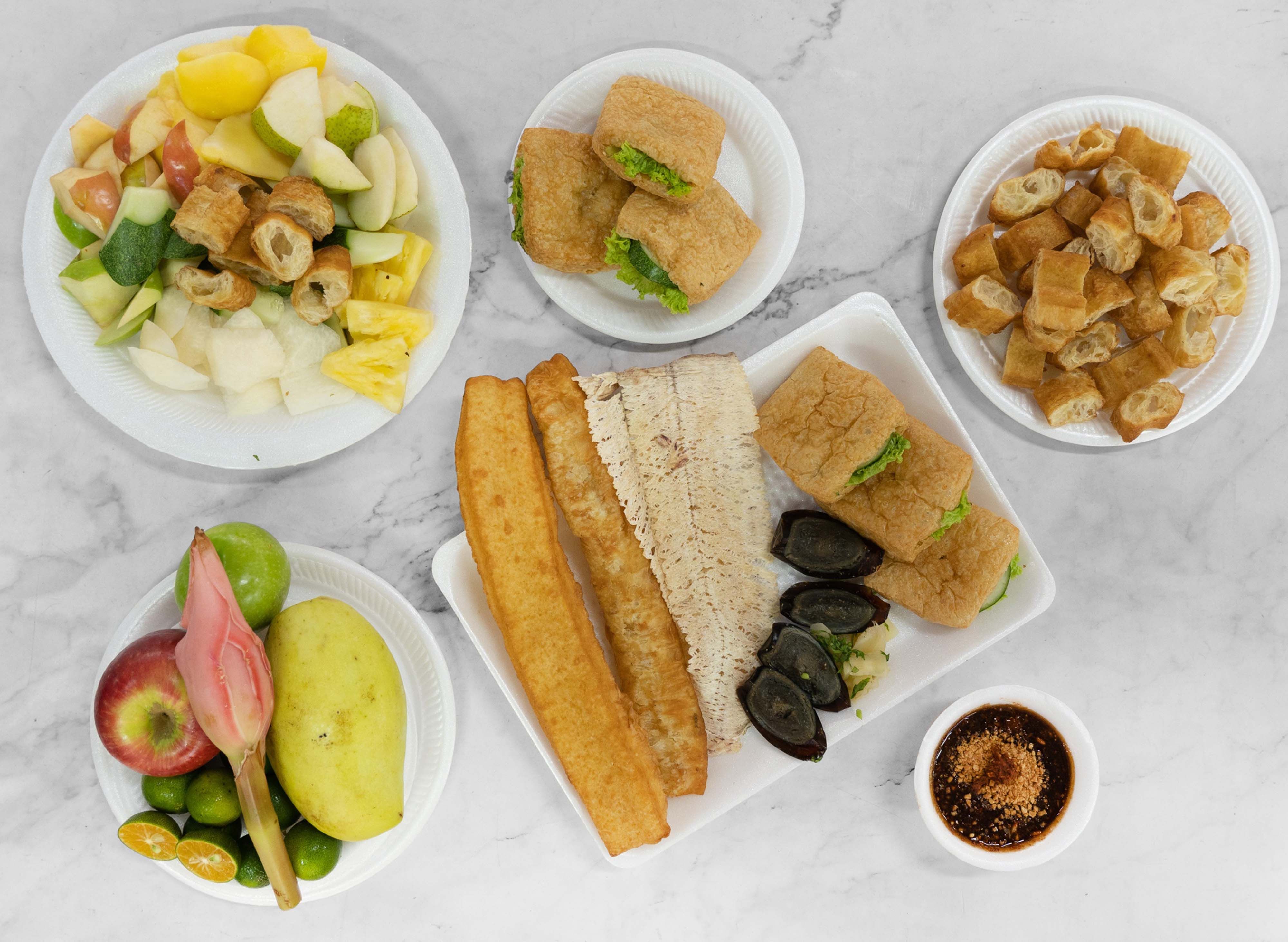 Ding Wang Rojak & Min Jiang Kueh 鼎旺罗惹 & 麵煎粿 (Serangoon North Avenue 2 ...