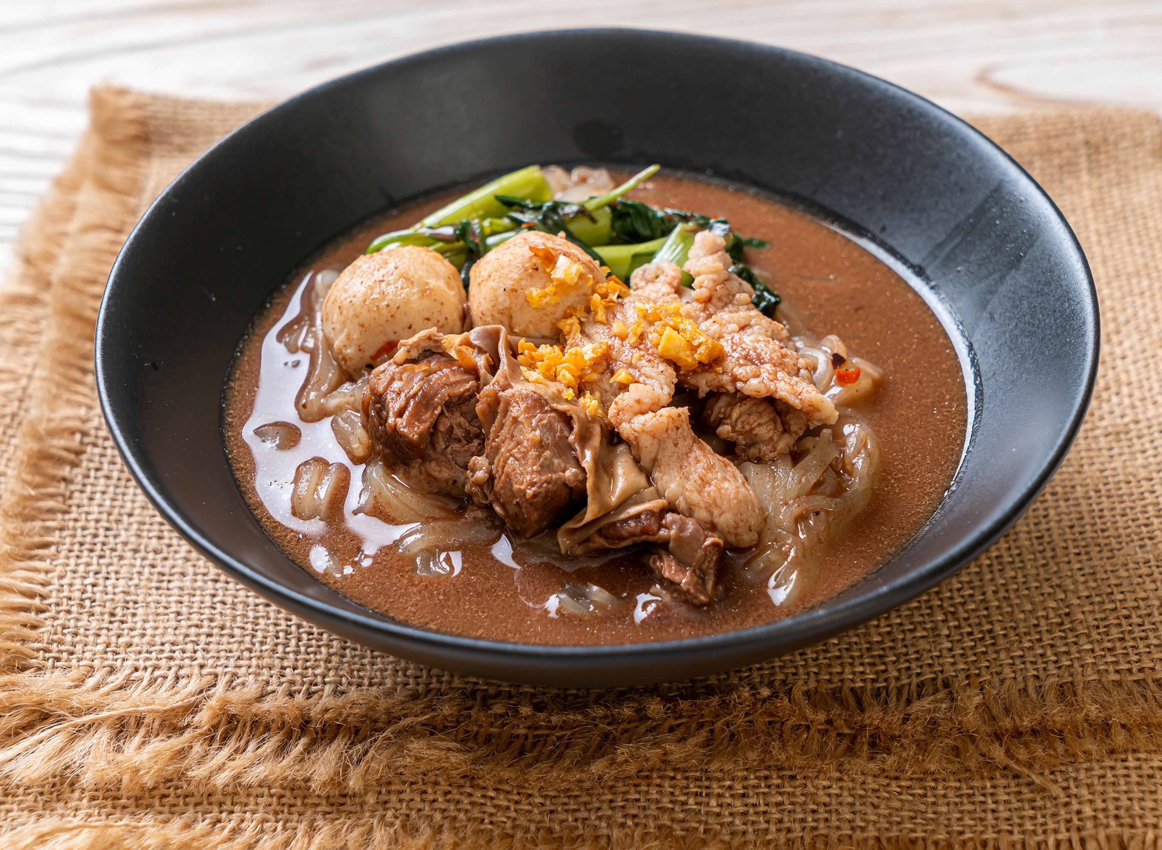 Guay Tiew Ruea Mae Pranee delivery near you in Phra Nakhon Si Ayutthaya ...