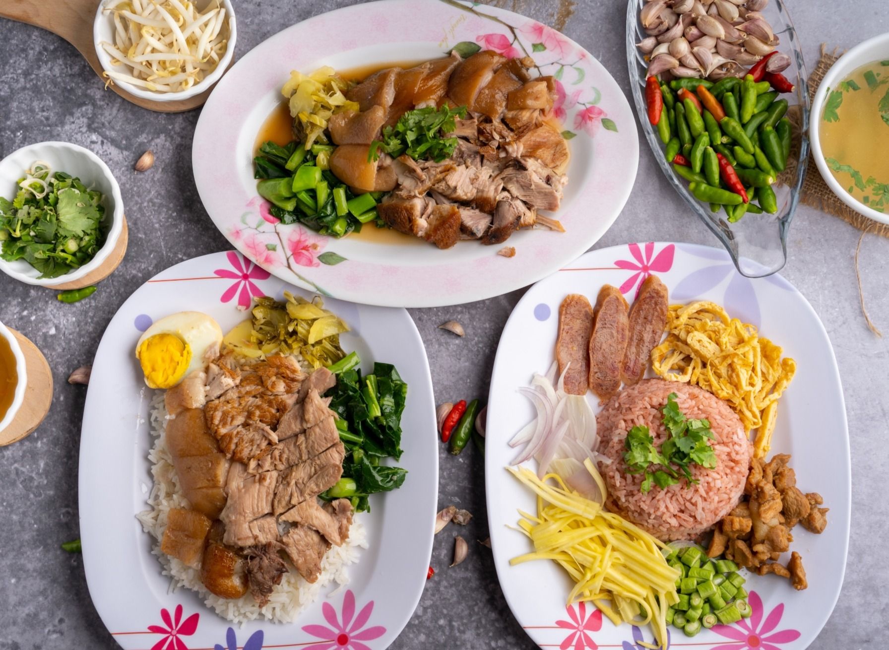 Khao Klukkapi and Khamoo Opal delivery near you in Rayong| foodpanda