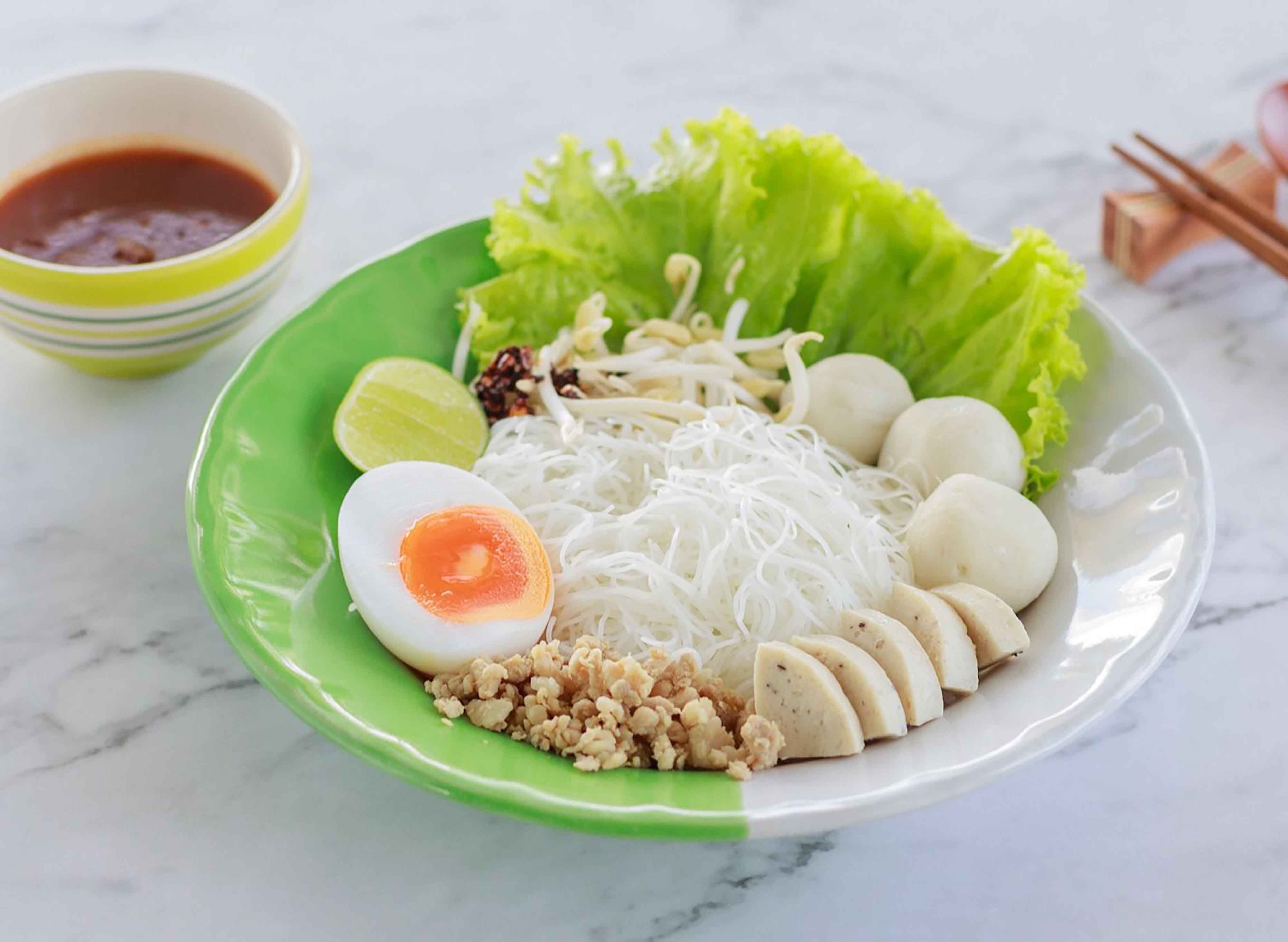 Mhee Yum Teaw Pla Prik Sod delivery near you in Phetchaburi| foodpanda