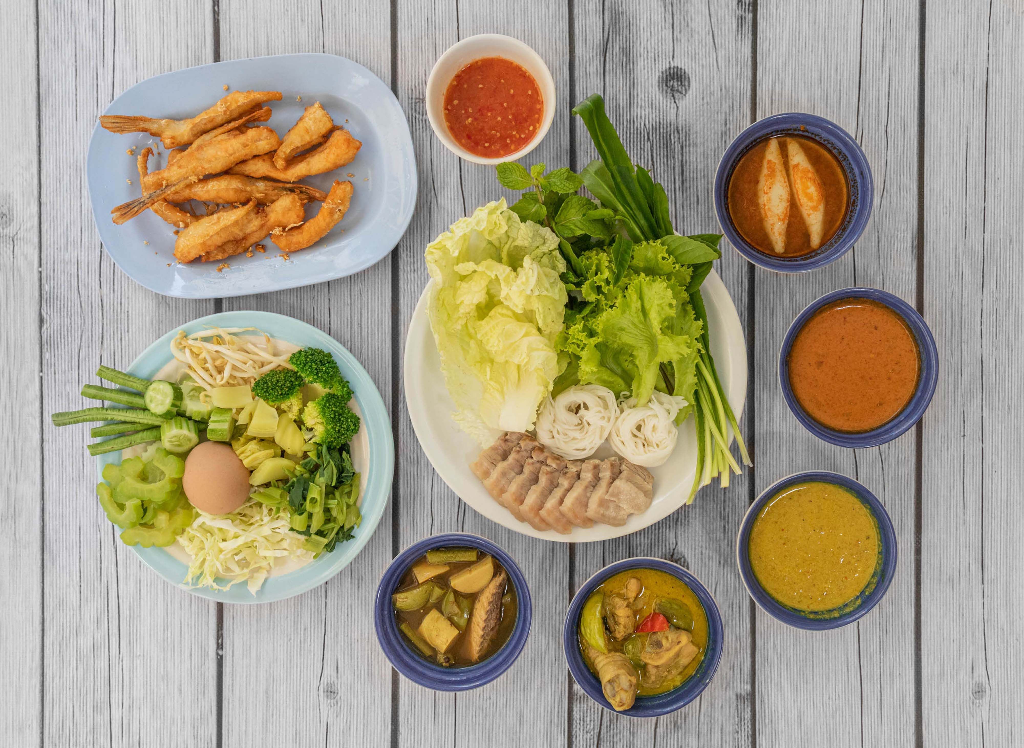 Thee Dee Ka Nom Jeen Nam Yaa Pak Tai delivery near you in Bangkok ...