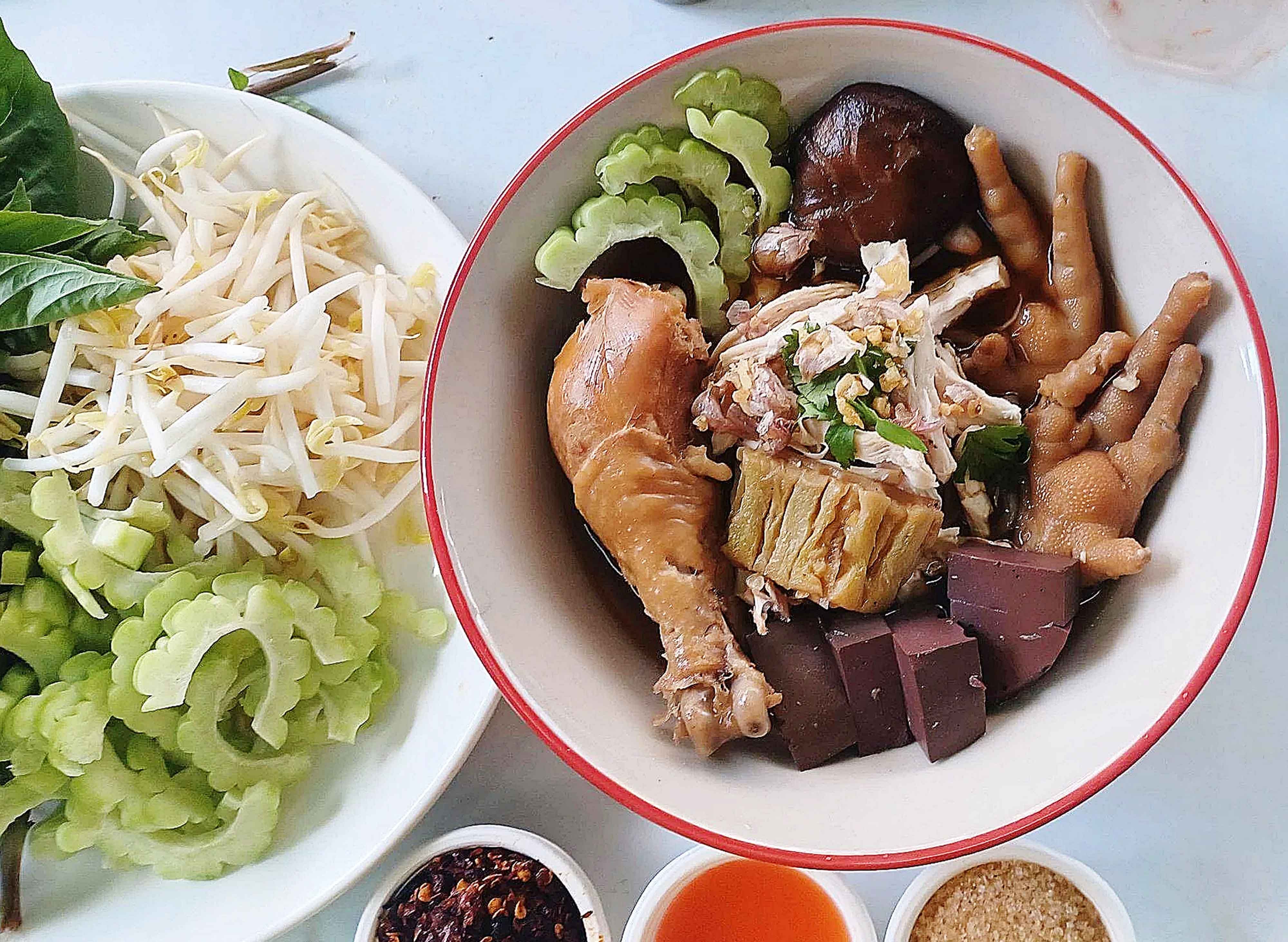 Nai Nui Kuay Tiew Kai Toon Mara (San Na Meng) delivery near you in ...