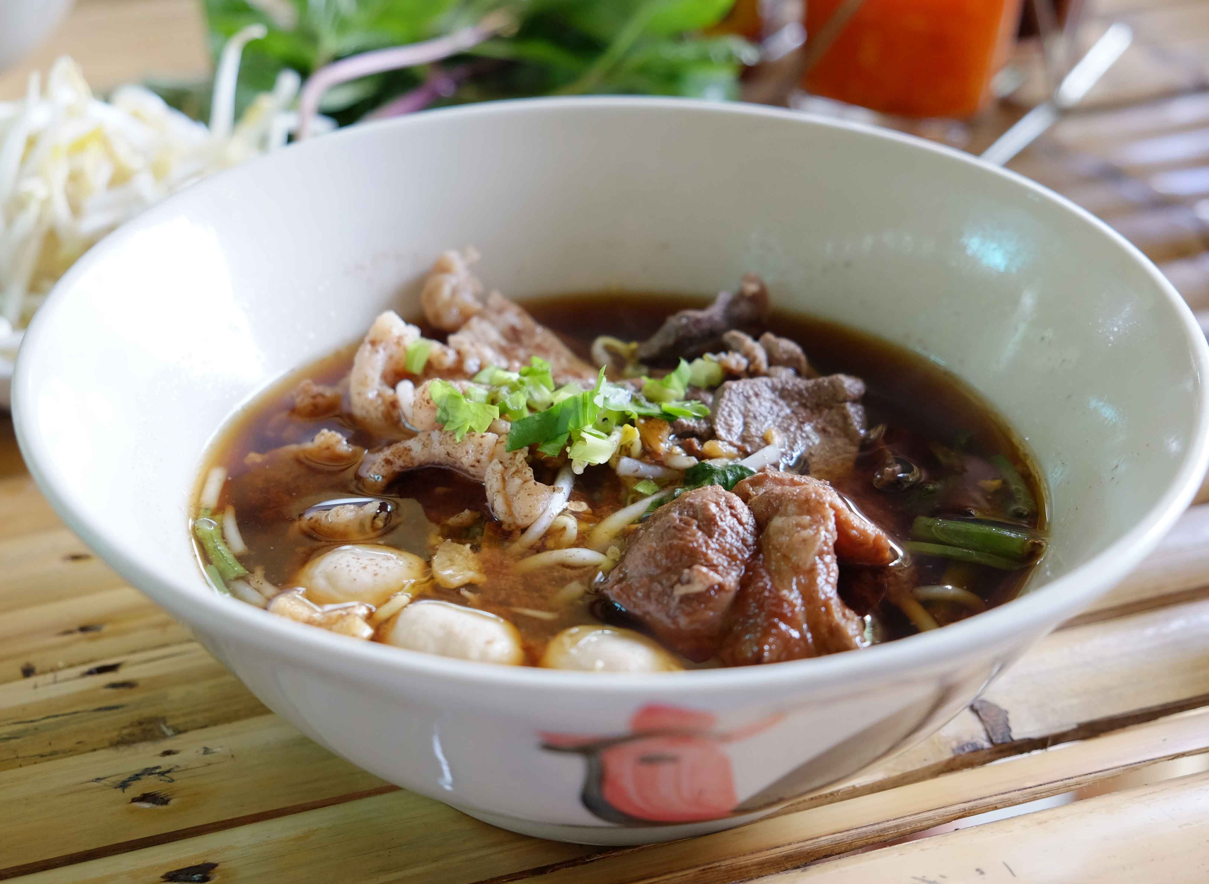 Kuai Tiao Ruea Titanic delivery near you in Roi Et| foodpanda