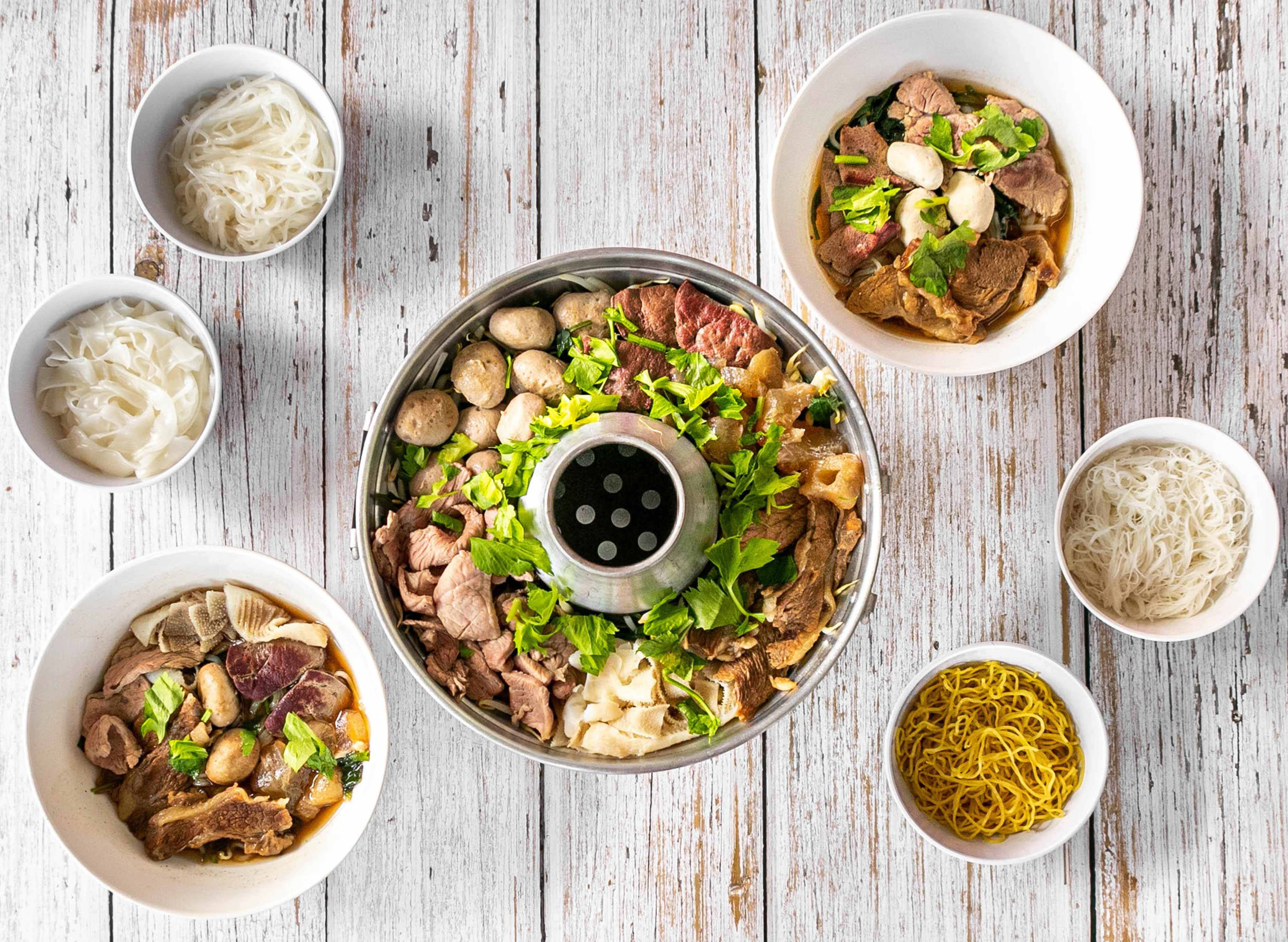 Guay Tiew Dong Moon Lek Thai Raman delivery near you in Bangkok| foodpanda