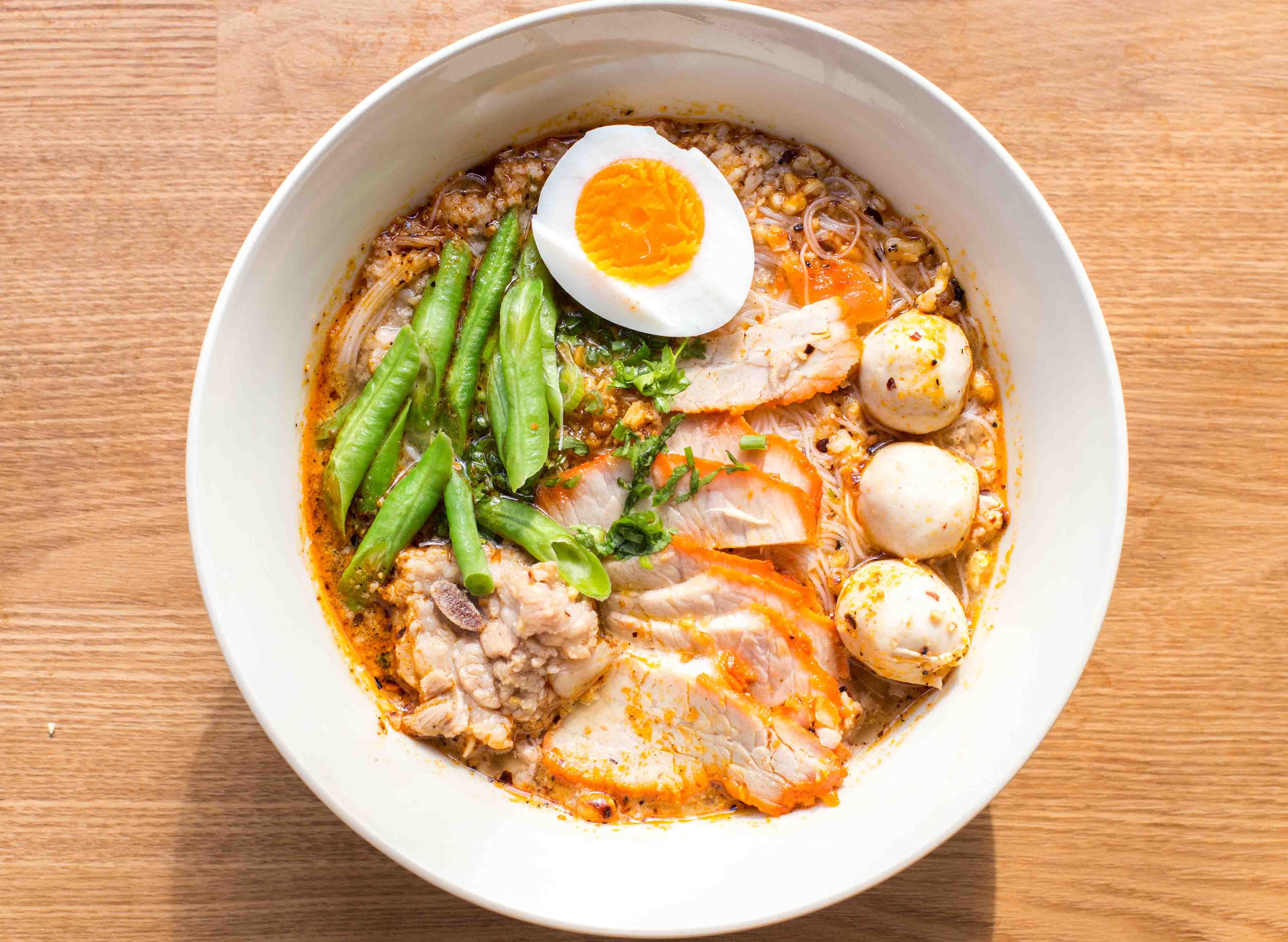 สั่งสองพี่น้องบะหมี่เกี๊ยวใกล้บ้านคุณในBangkok | foodpanda