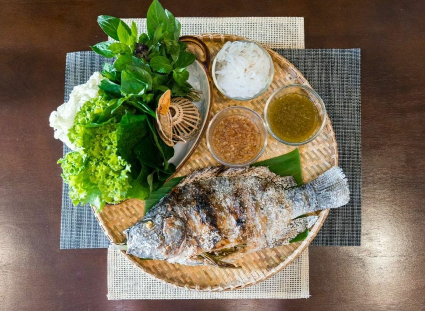 Miang Pla Pao (Suwan Kleao Thong Market) delivery near you in Bangkok ...