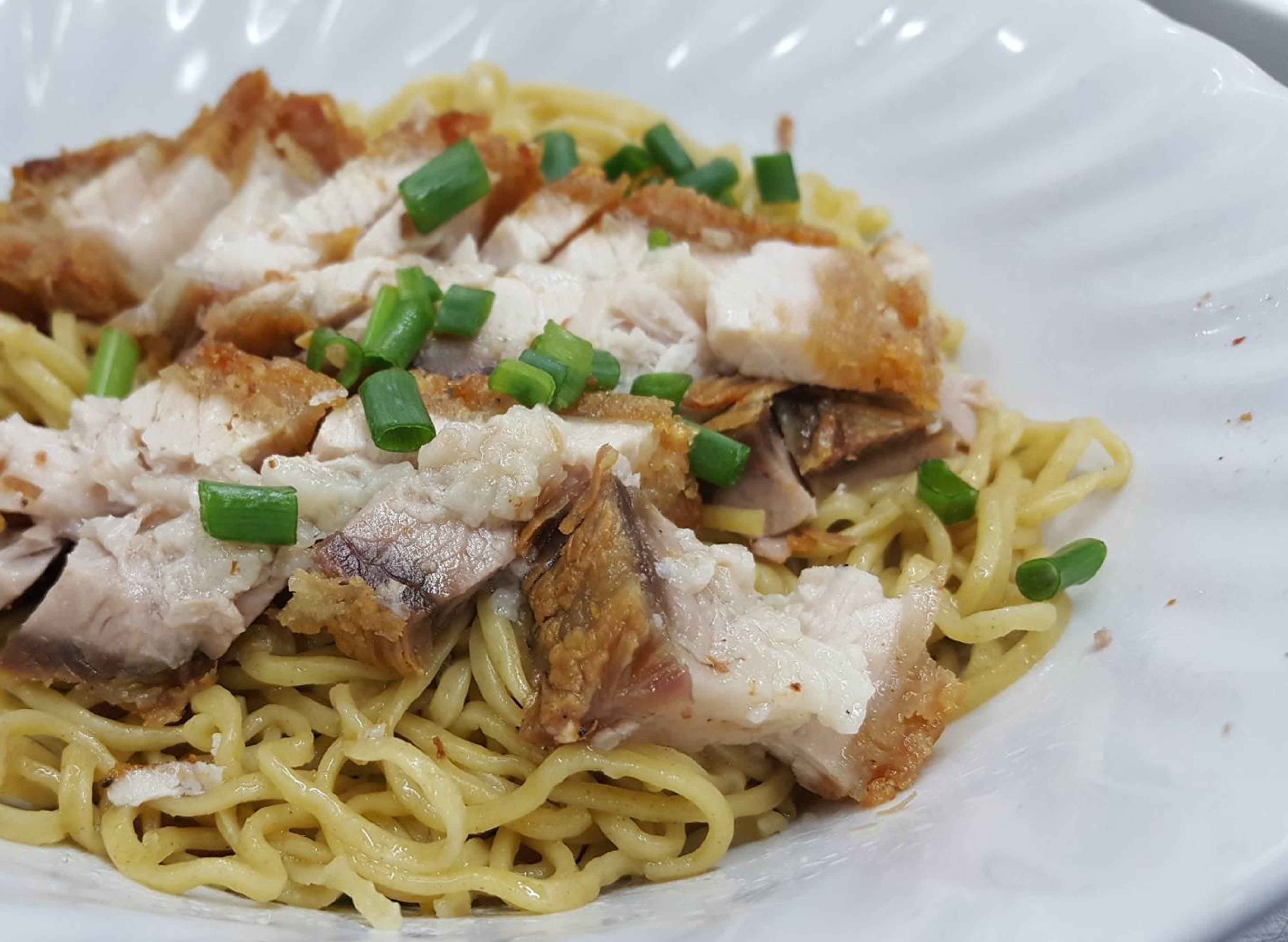 Mink Ba Mee Gyo Kao Mun Gai delivery near you in Bangkok| foodpanda