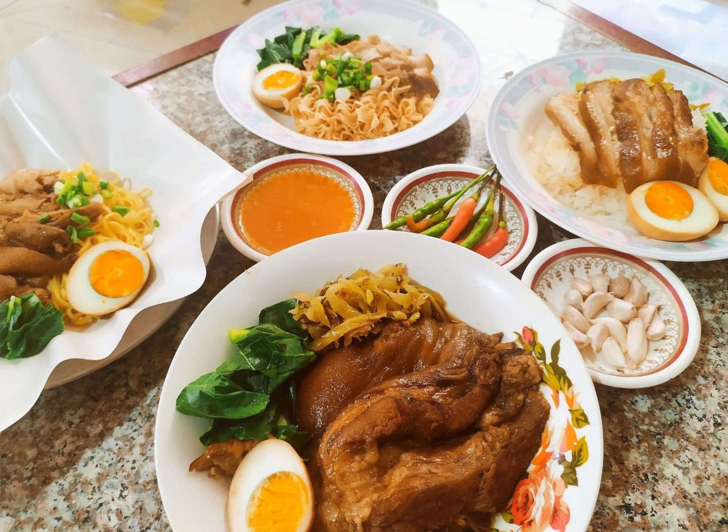 Kao Ka Moo Yaowarat delivery near you in Songkhla| foodpanda