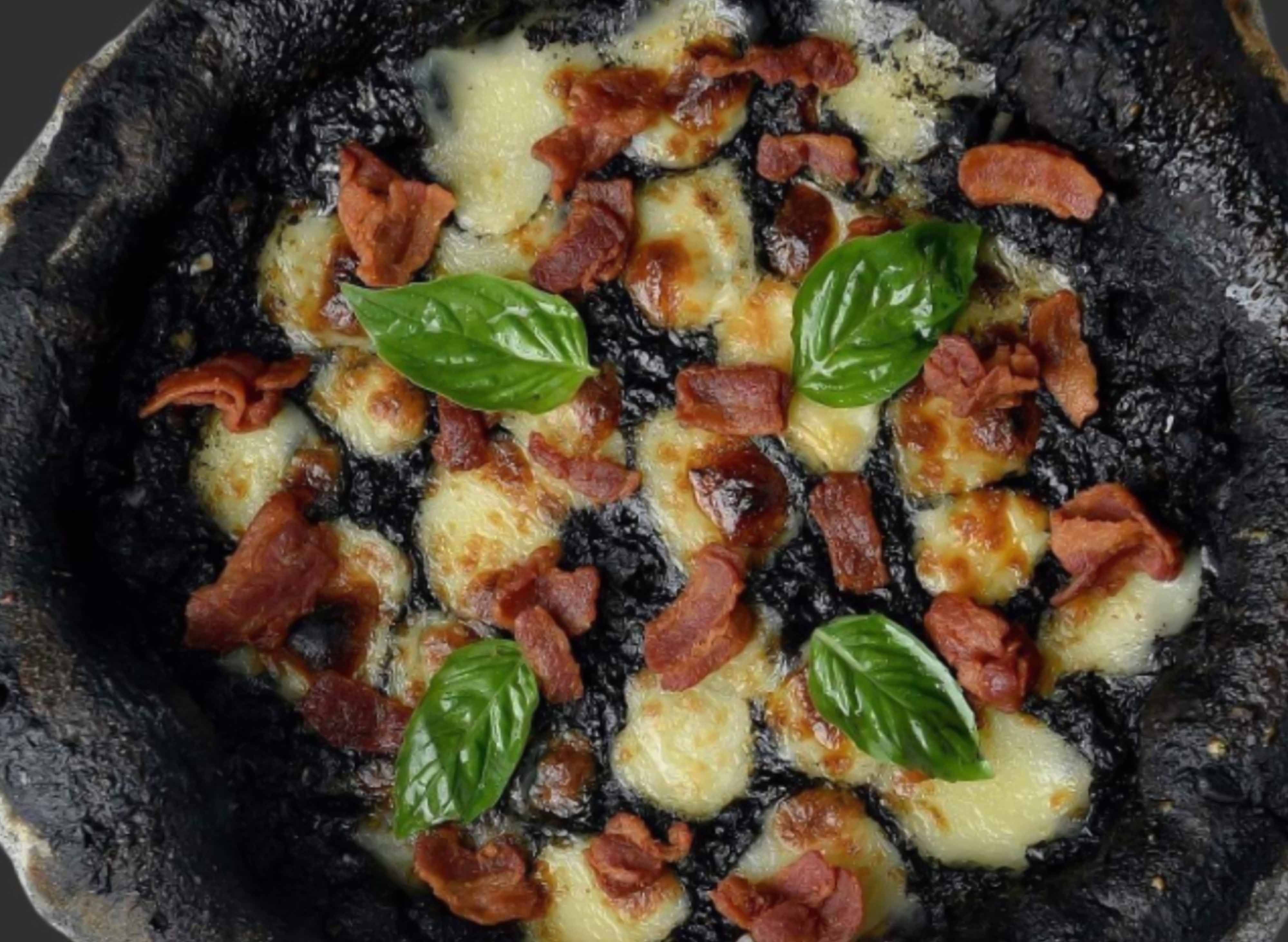 Black King Bar (Maitri Chit Road) delivery near you in Bangkok| foodpanda