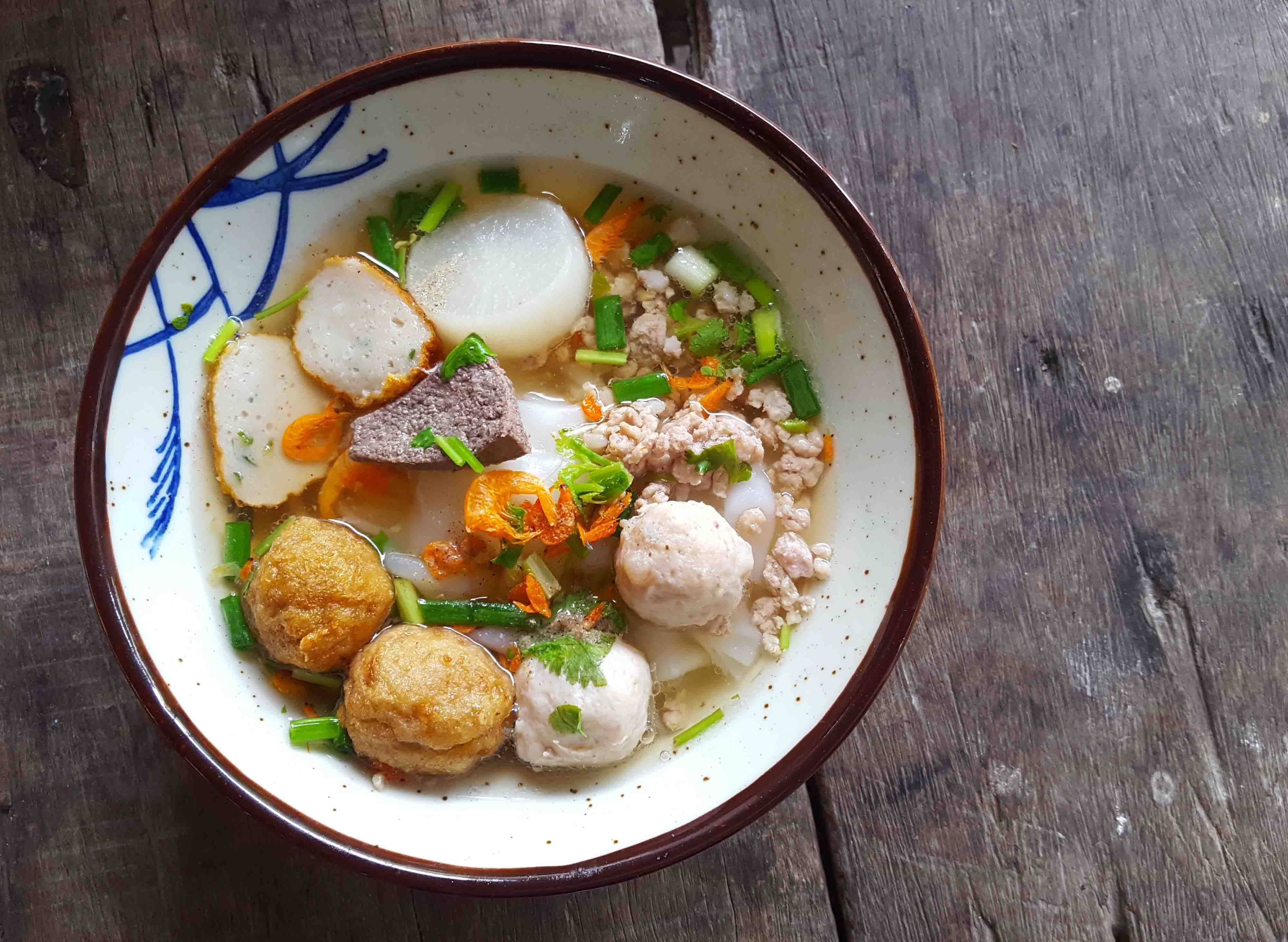 Tom Luead Moo Guay Tiew Look Chin Pla Yentafo Tom Yam Ran Im Aroi ...