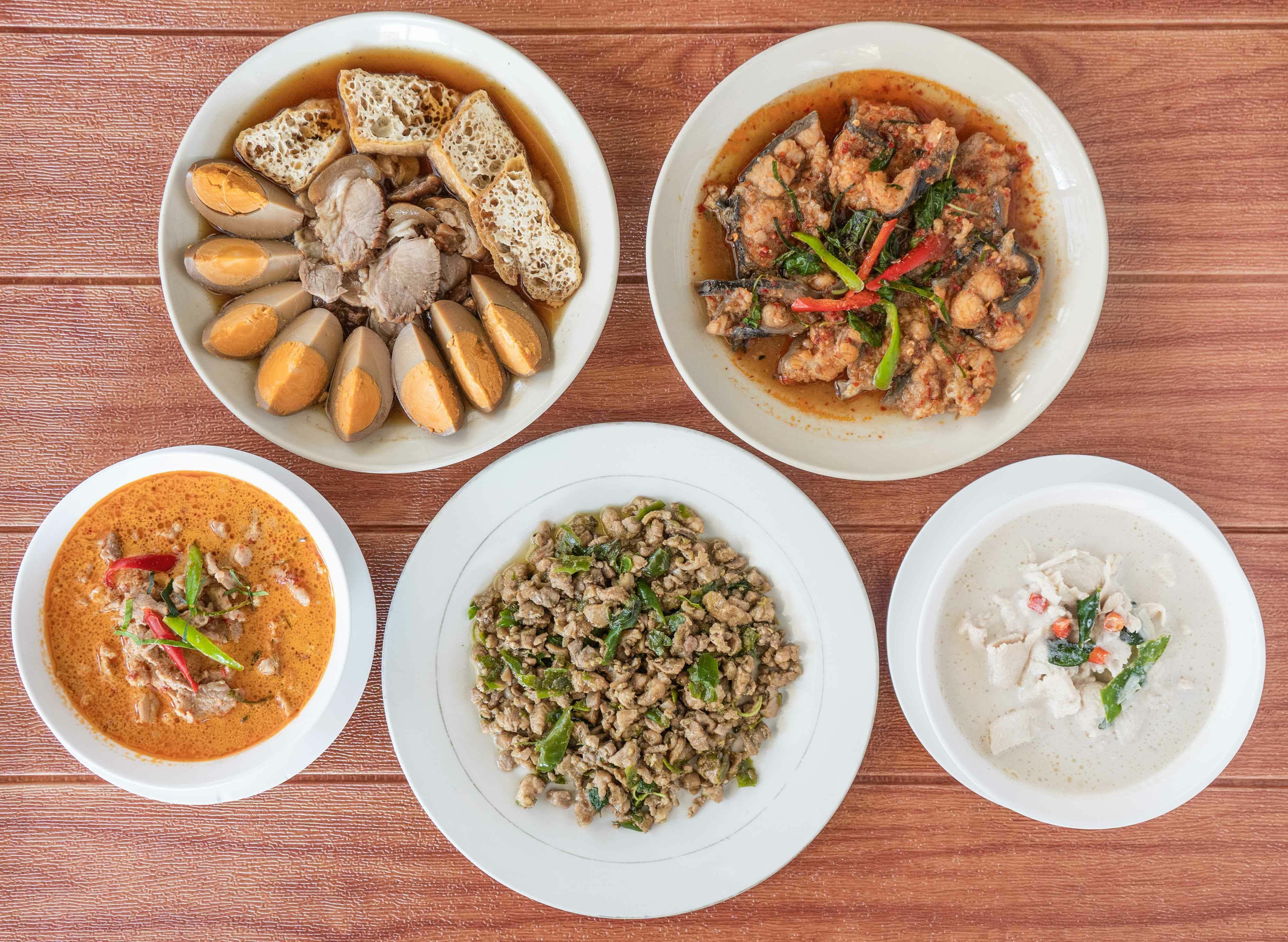 Khao Gang Sra Yay Som delivery near you in Suphan Buri| foodpanda