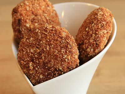 Wooden Bakery delivery service in Qatar | Talabat