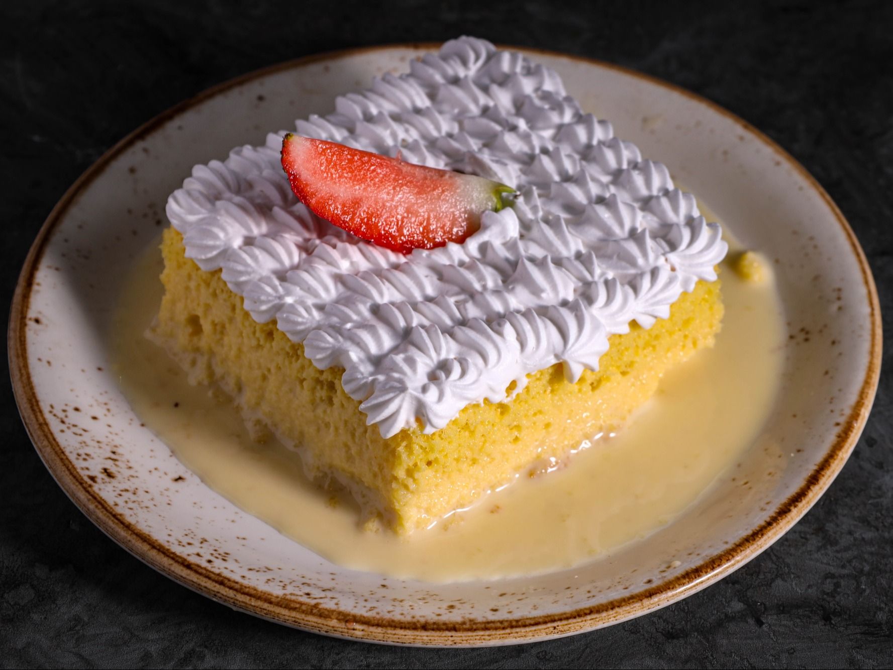 Cakes By Berries delivery service in UAE | Talabat