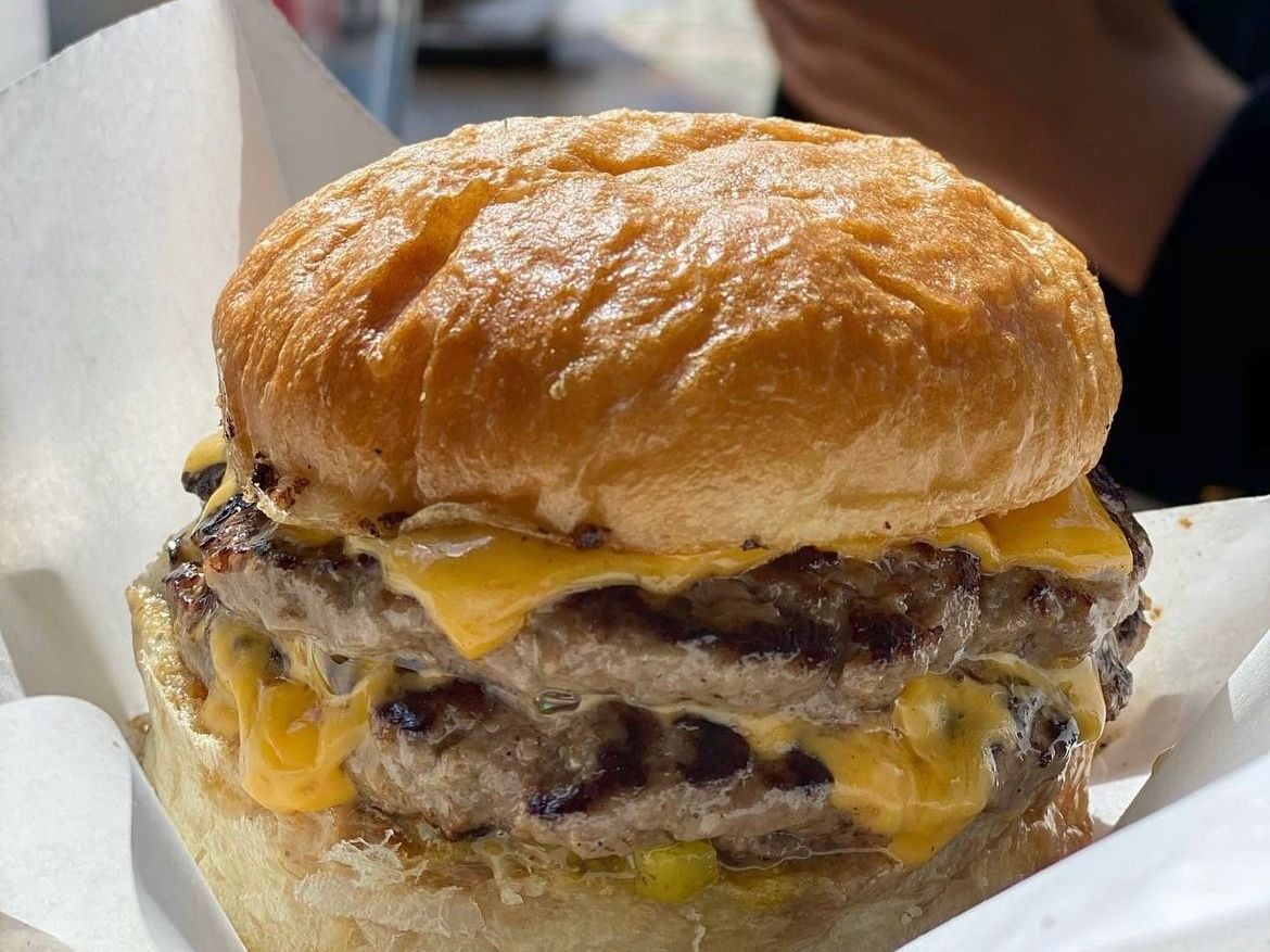 Akali Burger delivery service in Qatar | Talabat