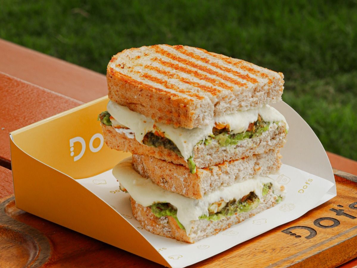 dot-s-cafe-delivery-service-in-uae-talabat