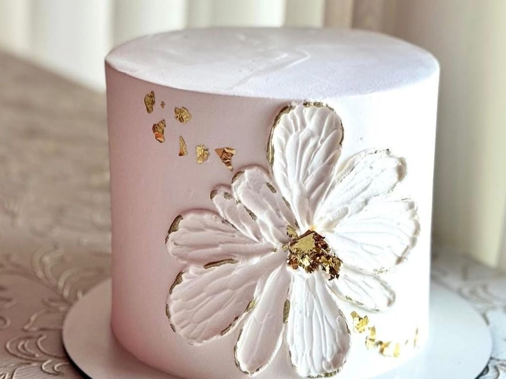 Le Amelia Flowers and Cakes delivery service in UAE | Talabat